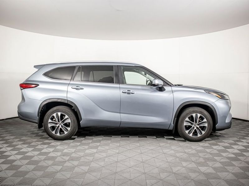 2023 Toyota Highlander XLE - Sunset Trucks