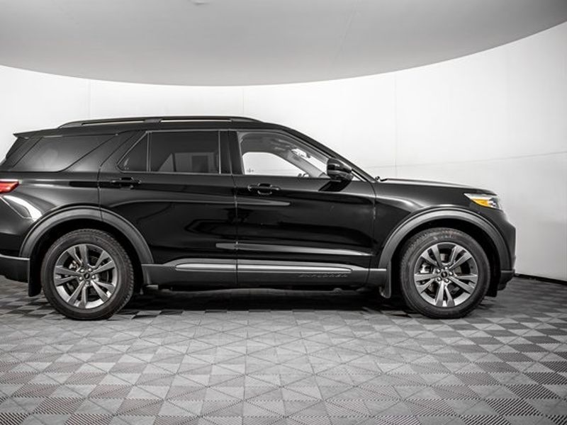 2022 Ford Explorer XLT - Sunset Trucks