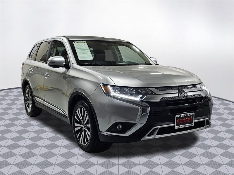 2020 Mitsubishi Outlander SE - Sunset Auto Family