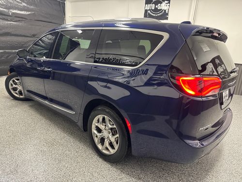 2018 Chrysler Pacifica Limited Passenger - Austin's Auto Sales