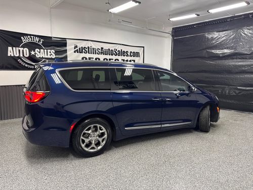2018 Chrysler Pacifica Limited Passenger - Austin's Auto Sales