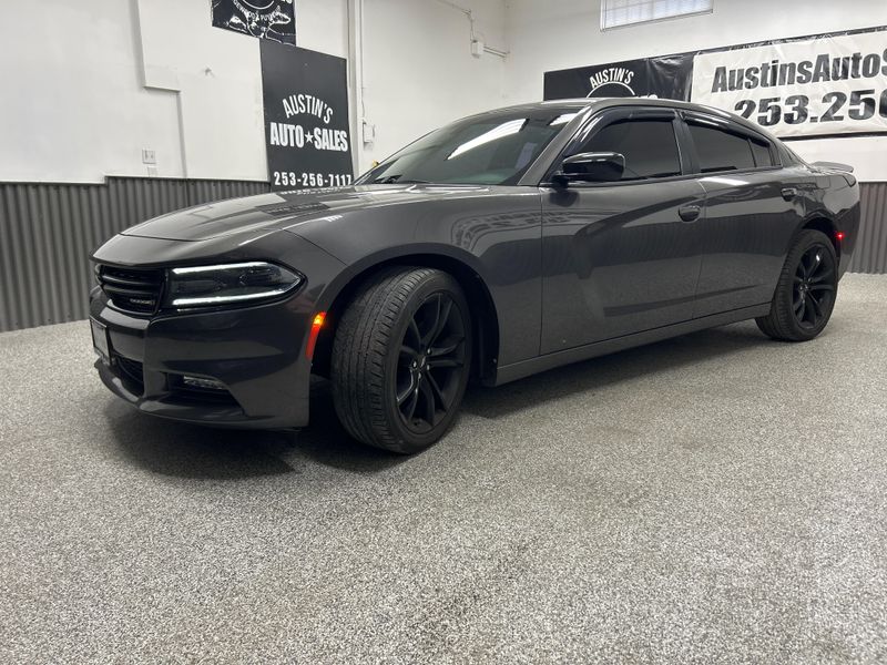 2017 Dodge Charger SXT - Austin's Auto Sales