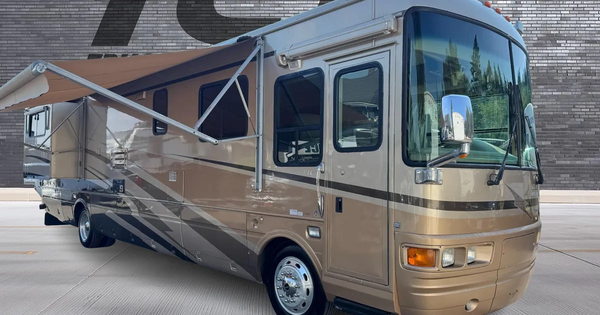2002 National Tradewinds Diesel Pusher 2 Slides 350hp - Truck City RV